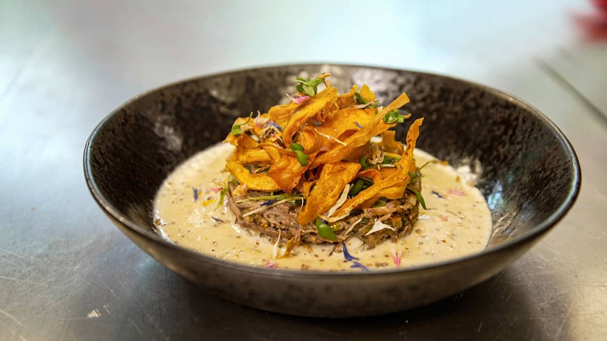 Effilochée d’agneau et sauce moutarde | Illustré