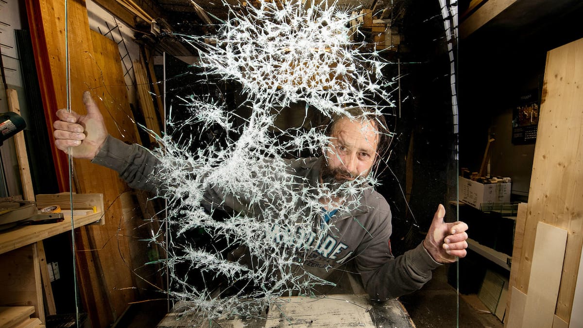 Simon Berger, l'artiste qui crée la beauté par la destruction | Illustré