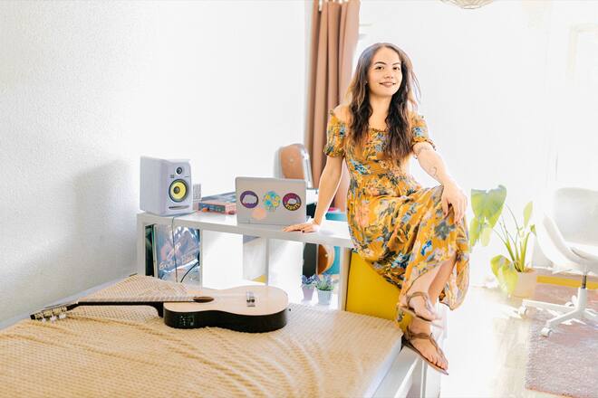 Caroline Alves, la chanteuse biennoise qui a séduit Coldplay | Illustré