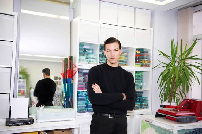 Kévin Germanier, le styliste valaisan qui allie glamour et déchets ...