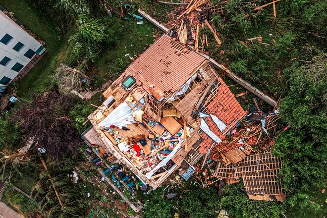 Les dégâts de la tempête qui s'est abattue sur La Chaux-de-Fonds en ...