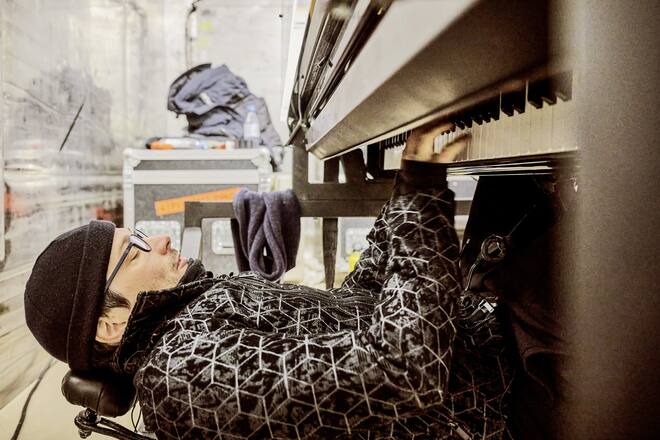 Alain Roche, le pianiste qui vole à l'aube | Illustré